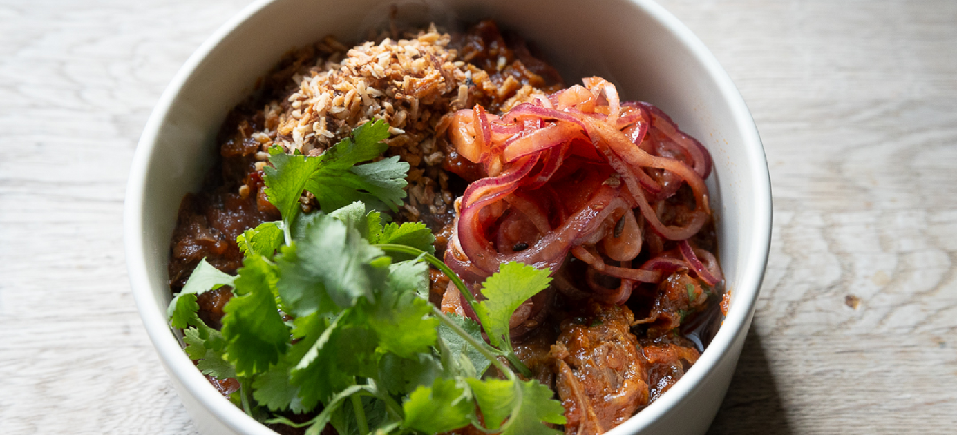 SMOKED BONE-IN BEEF SHIN CURRY WITH KERISIK & ONION PICKLE – BY MATTHE ...